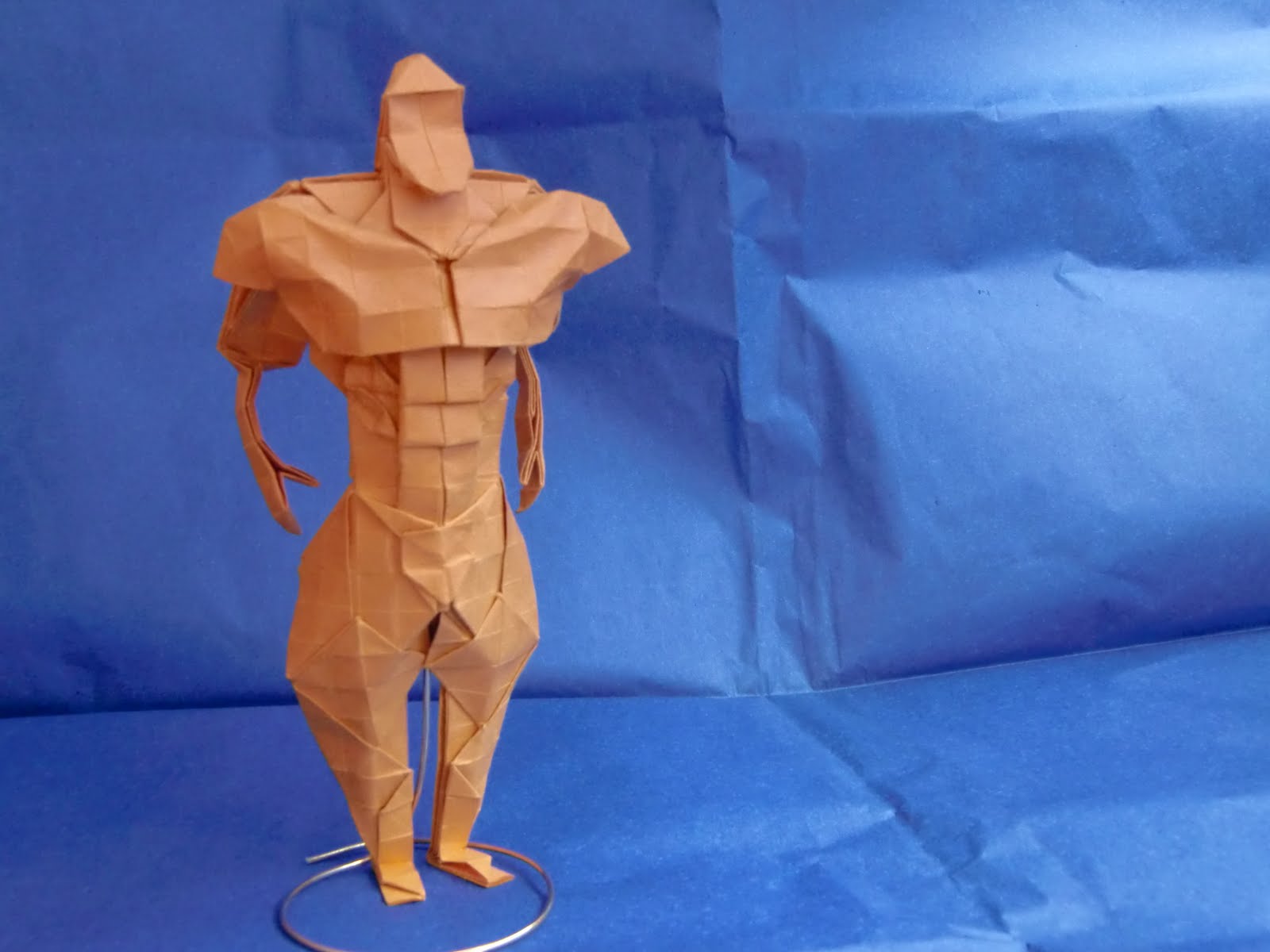 Culturista (Bodybuilder) de Hideo Komatsu ~ El Plegadero ORIGAMI