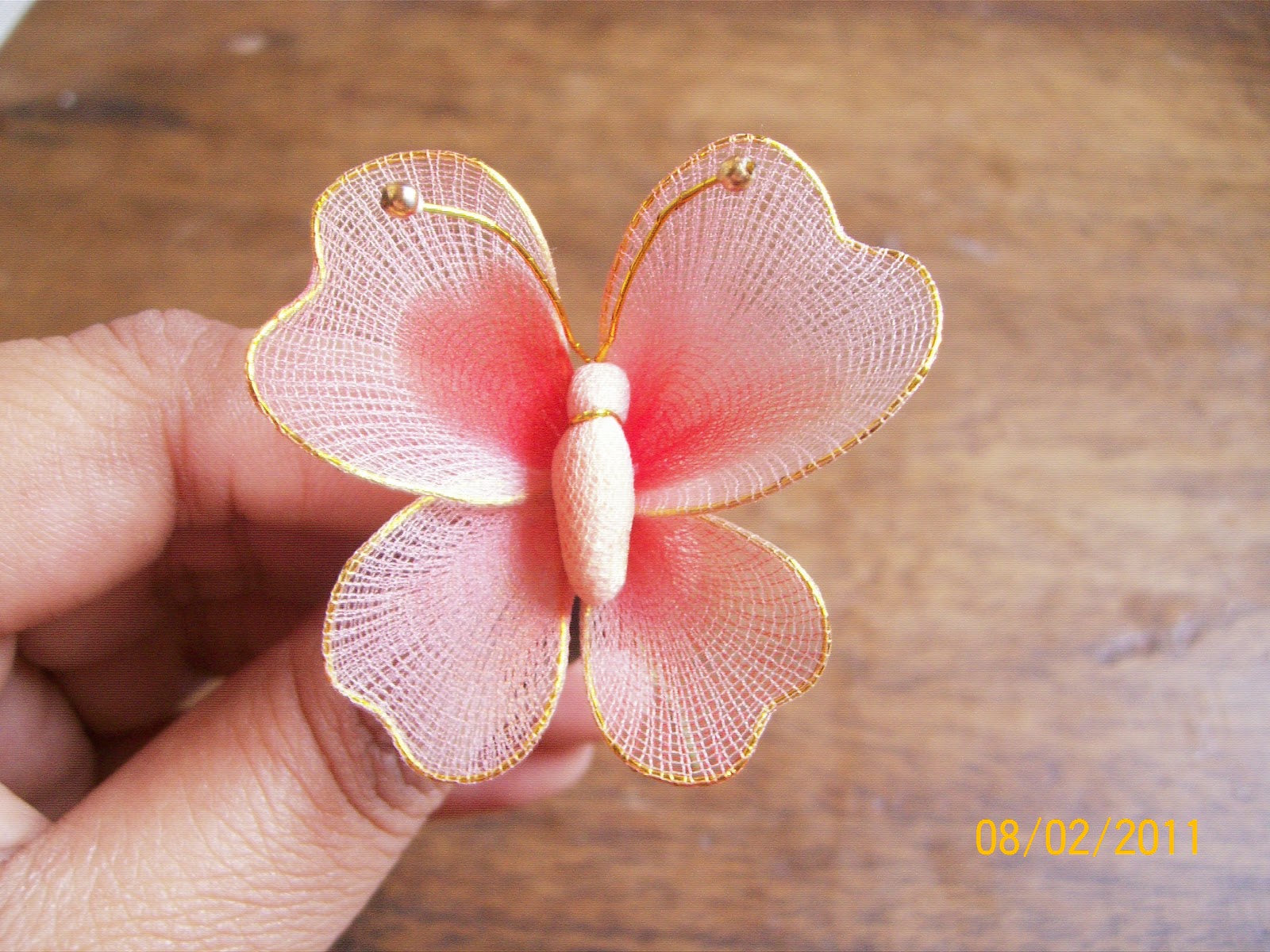 Tinas Creations: Instructions on making a nylon stocking butterfly