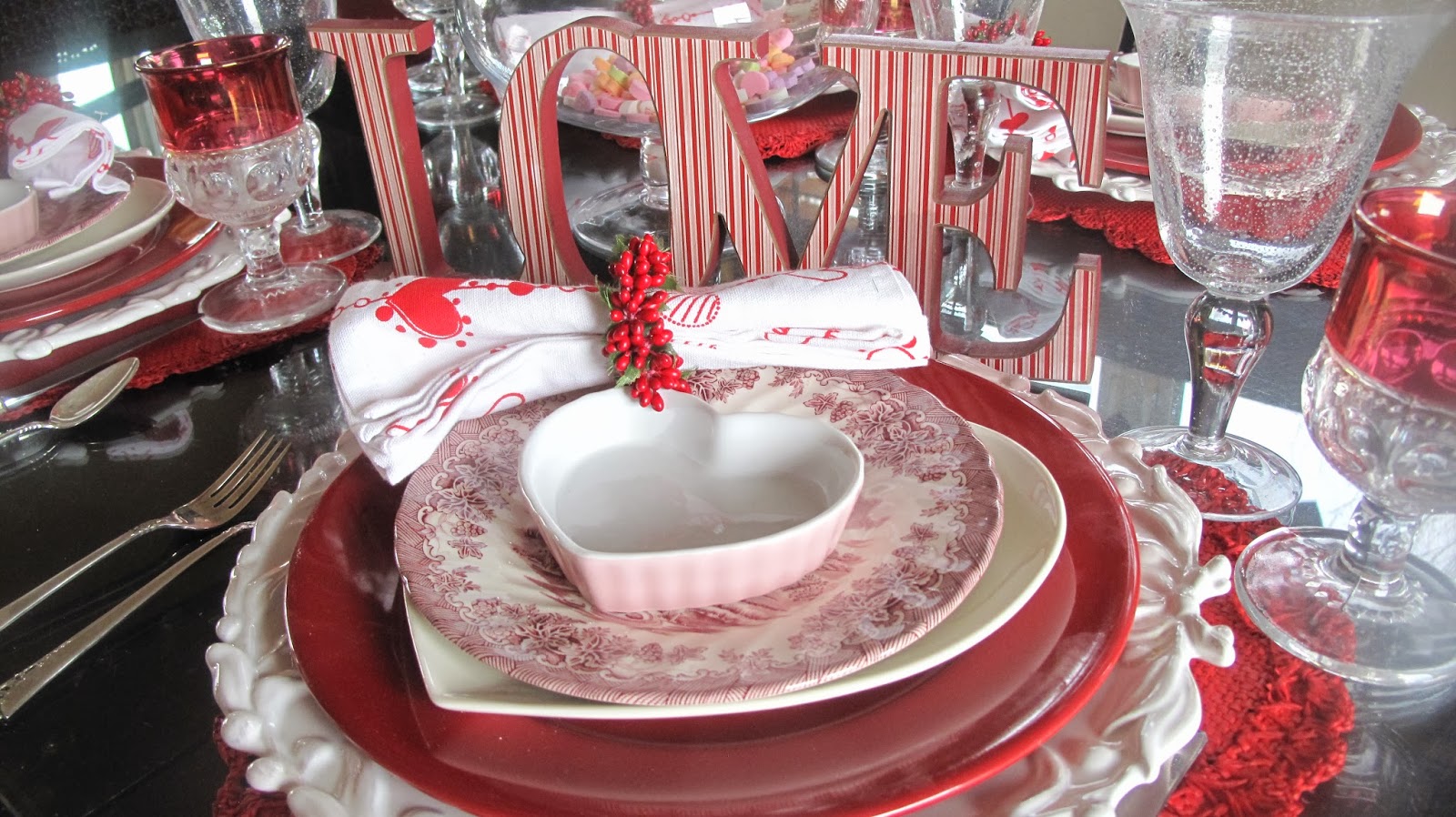 Red Couch Recipes: Valentine Love Table