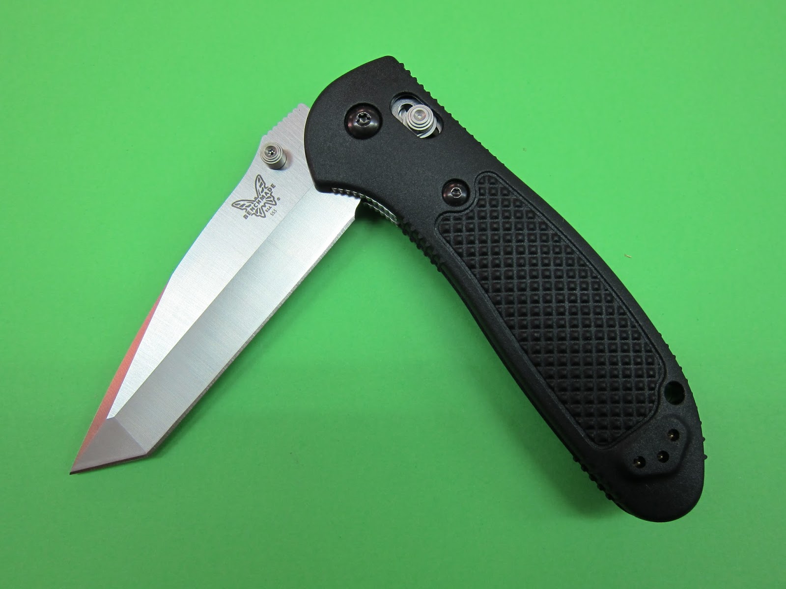 ARMAS BLANCAS 66: - BENCHMADE GRIPTILIAN 553