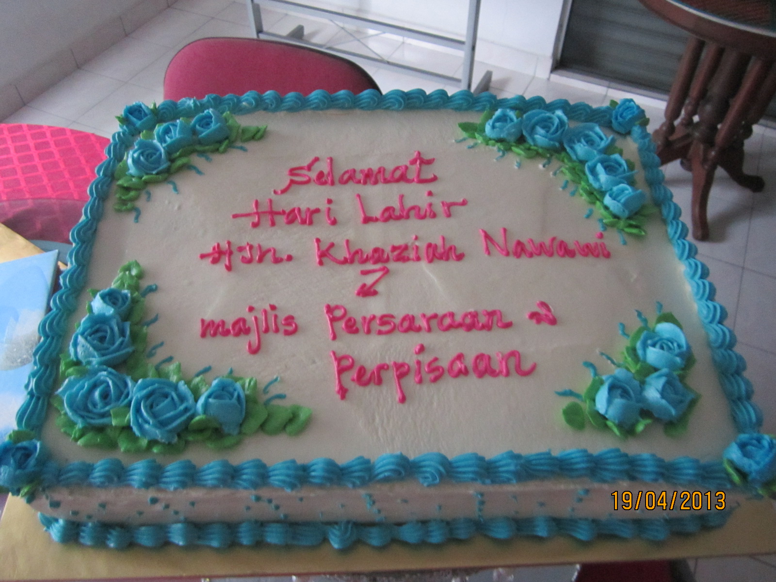 Anika MyRasa: KEK HARI LAHIR DAN PERSARAAN