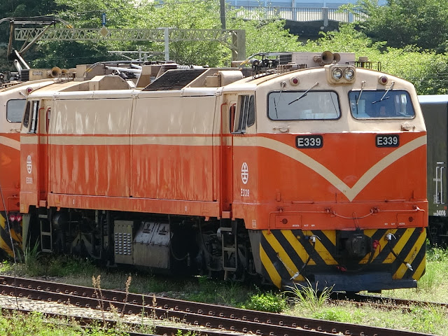 Blair's 鐵道攝影: E339電力機車 / TRA E339 Electric locomotive