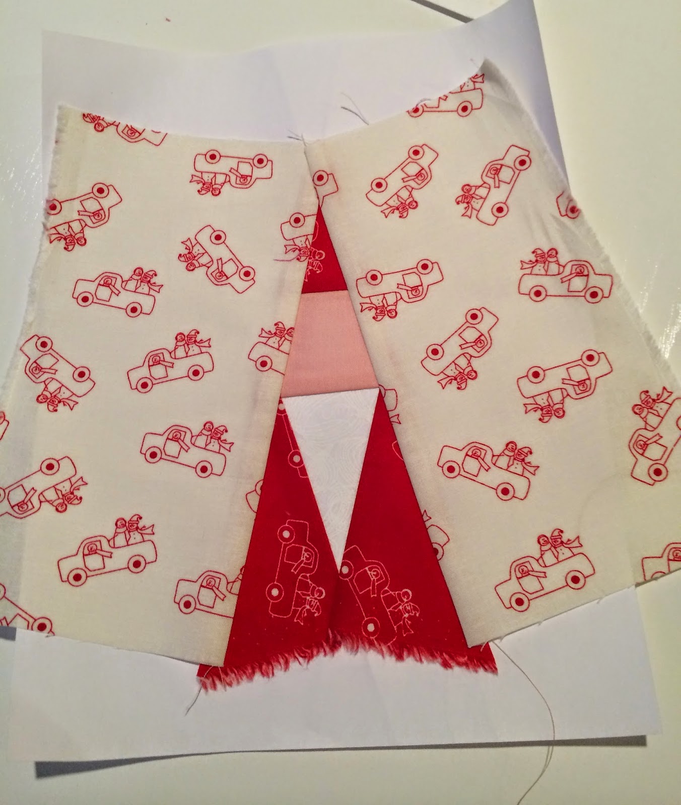 Modern Quilt Relish: Super Simple Paper Pieced Santa