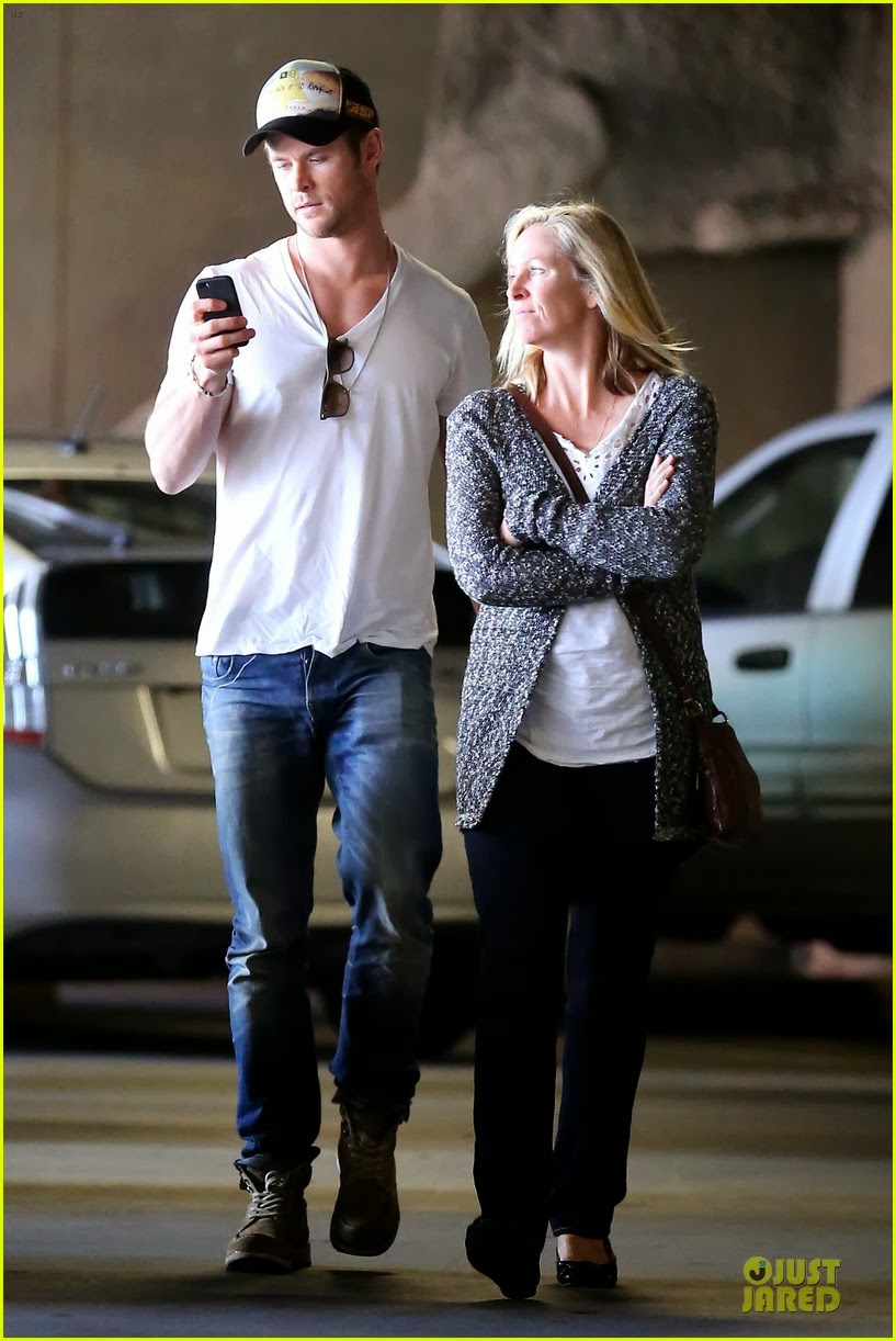 Celeb Diary: Chris Hemsworth at Bed, Bath and Beyond in Santa Monica