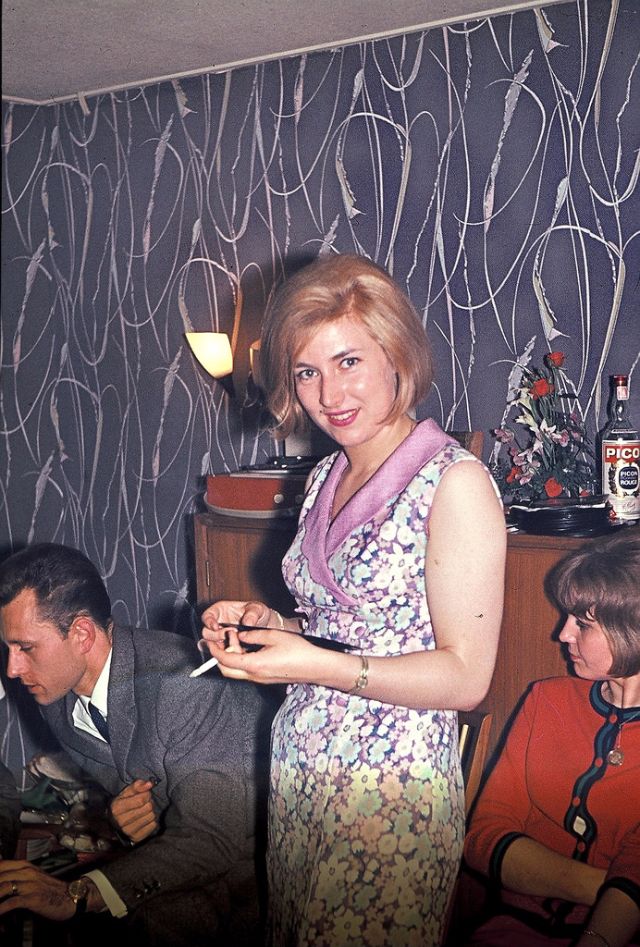 33 Badass Photos of Smoking Ladies From the 1960s ~ Vintage Everyday