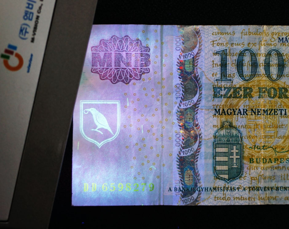 UV LED counterfeit detector: Fluorescent security elements of the bill ...