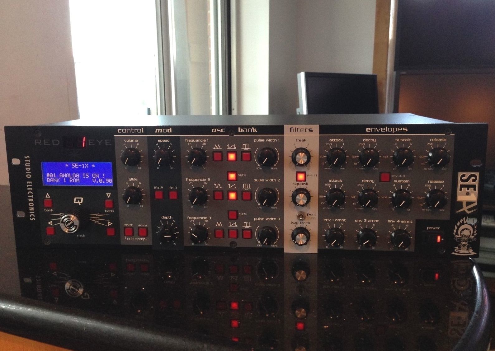 MATRIXSYNTH: Studio Electronics SE-1x RedEye Analog Synthesizer SN 4195