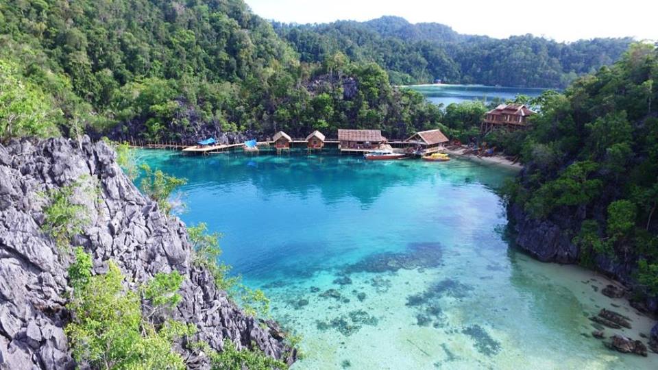 Rumah Adat Tolaki Laikas dalam Kawasan Wisata Pulau Labengki - FOTO ...