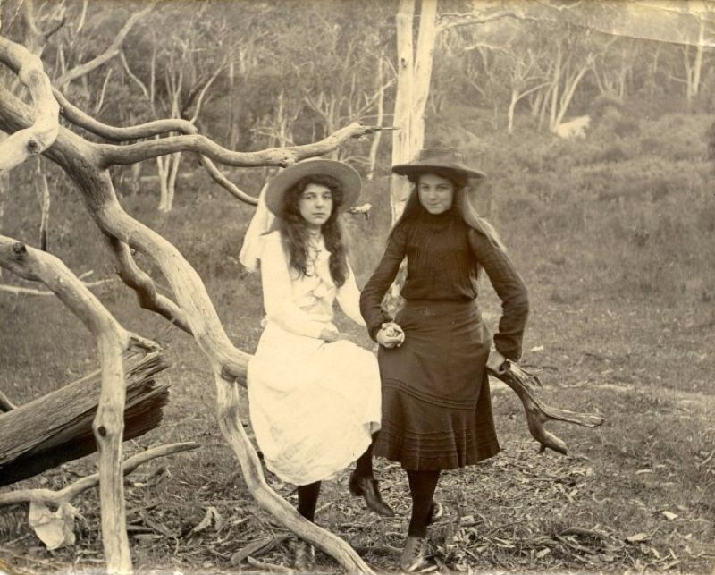 39 Interesting Photos That Capture Women in Witch Costumes From the ...