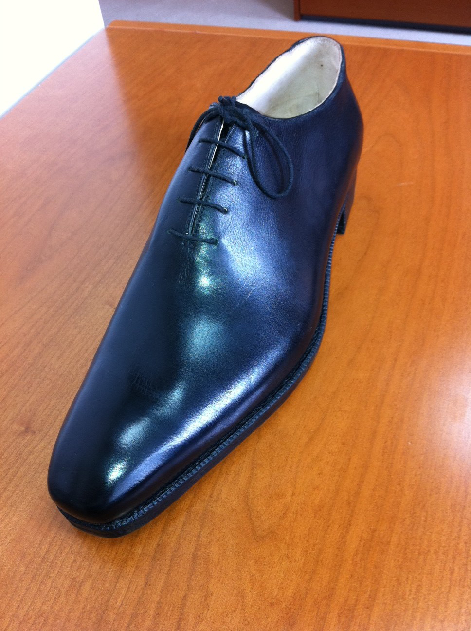 Bespoke Shoes Unlaced : Finishing The Sole