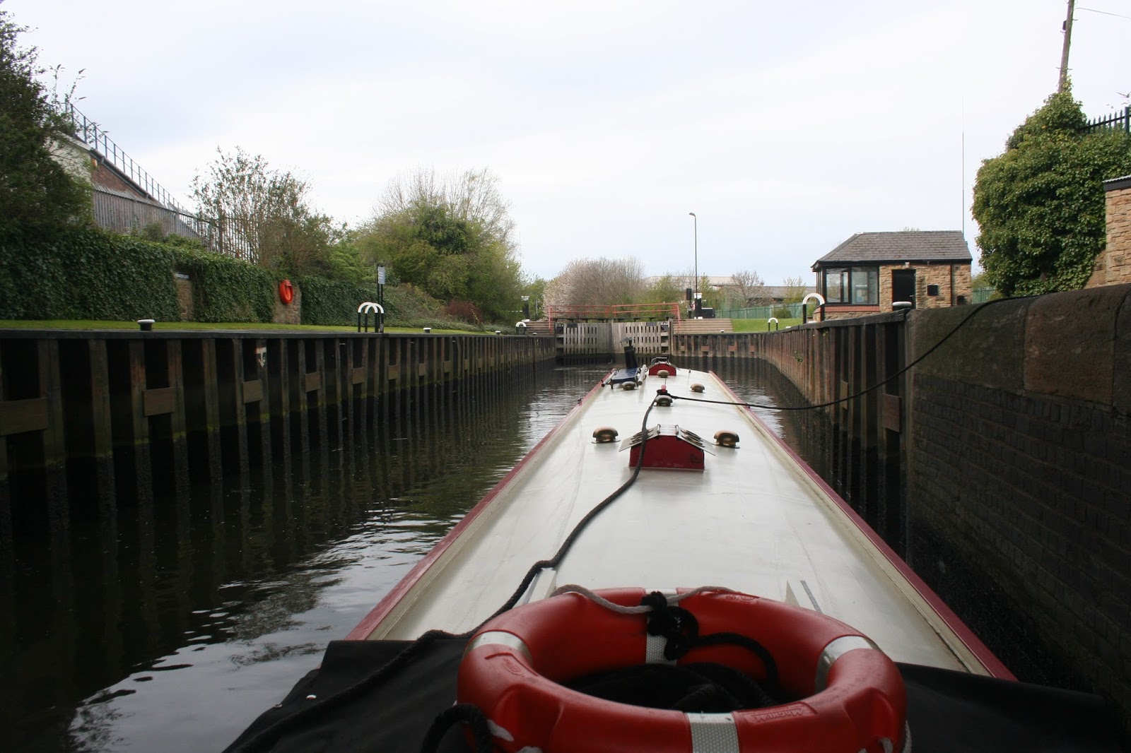 Narrowboat Annie: Strawberry Island cruise to the Dove and Dearne canal