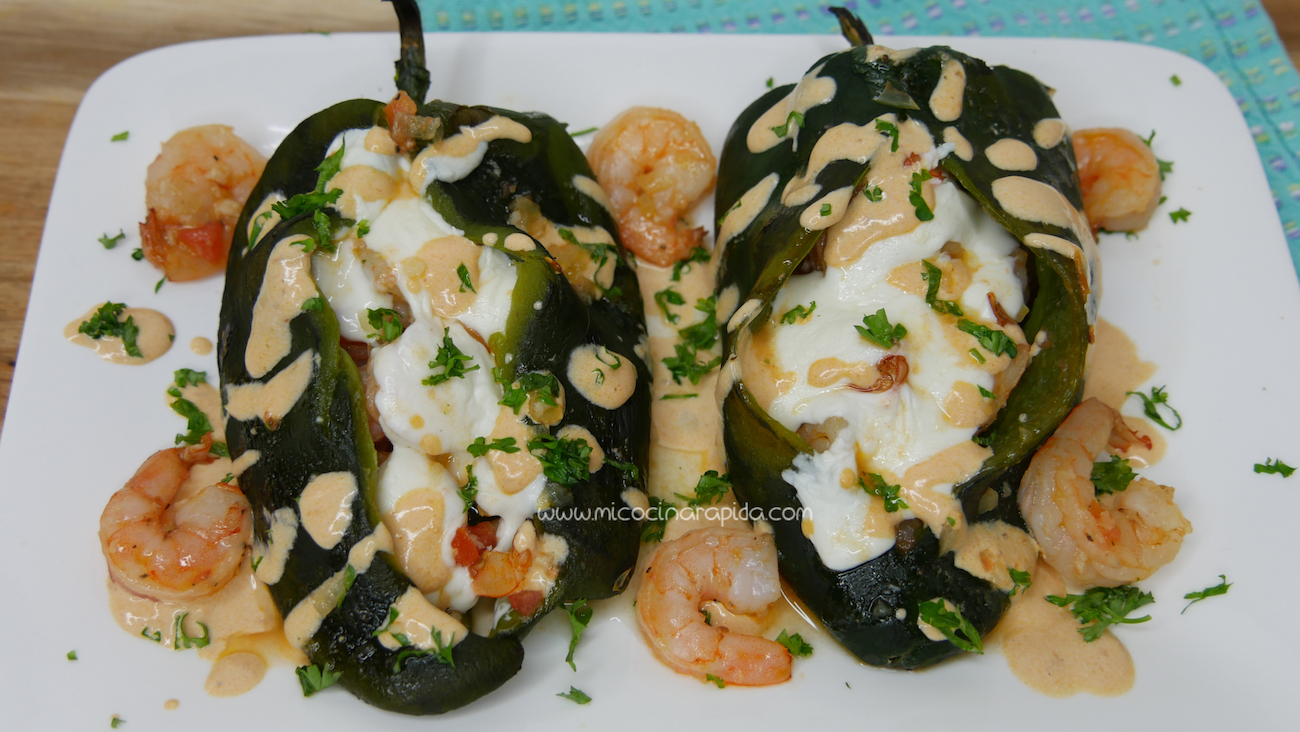 Chiles rellenos de Camarón con Queso