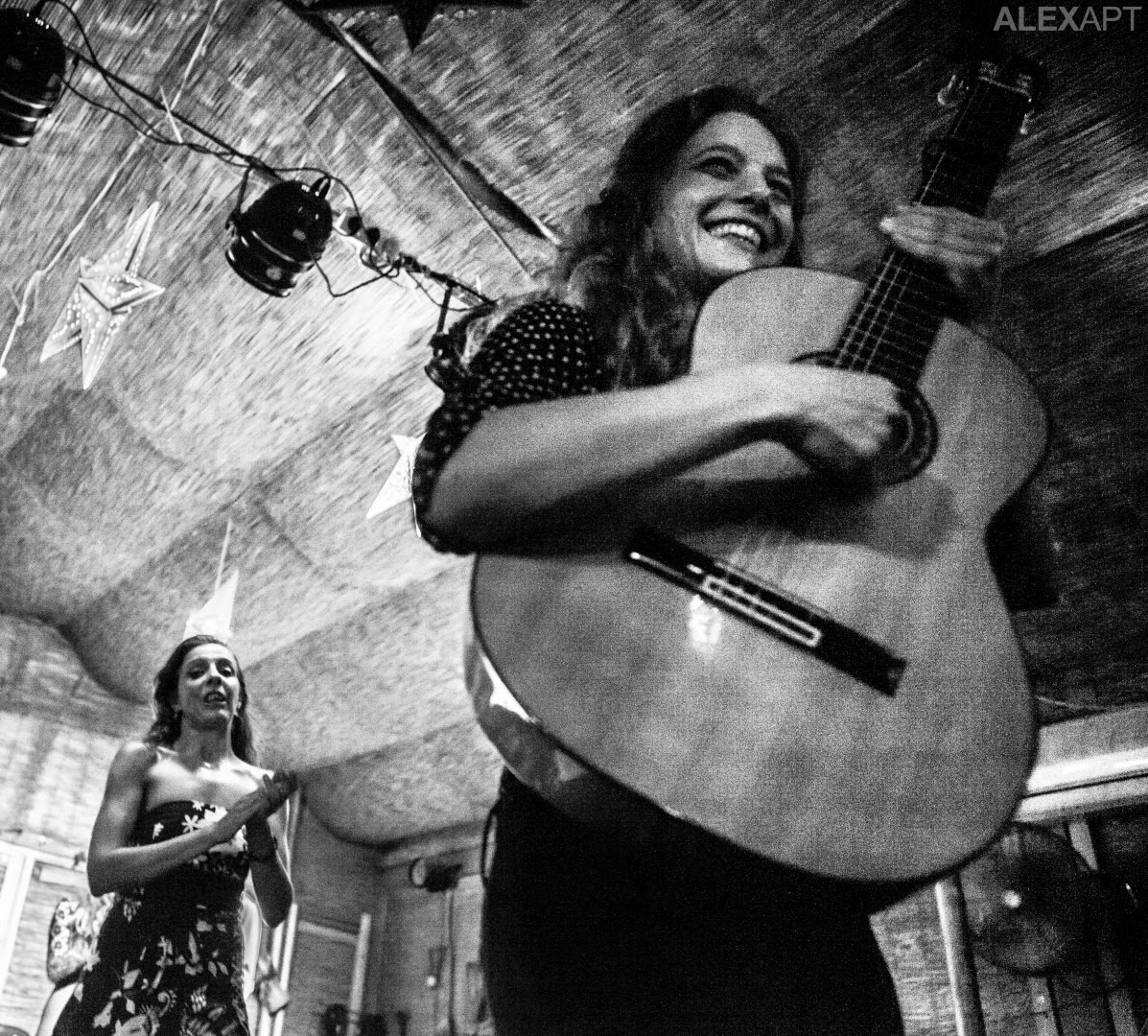 La Reina De La Luna +: Noa Drezner and Alicia Carrasco