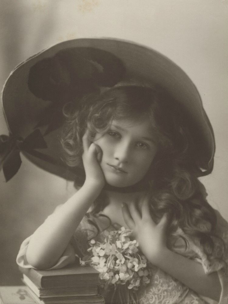 VINTAGE PHOTOGRAPHY: Vintage Child 1900s