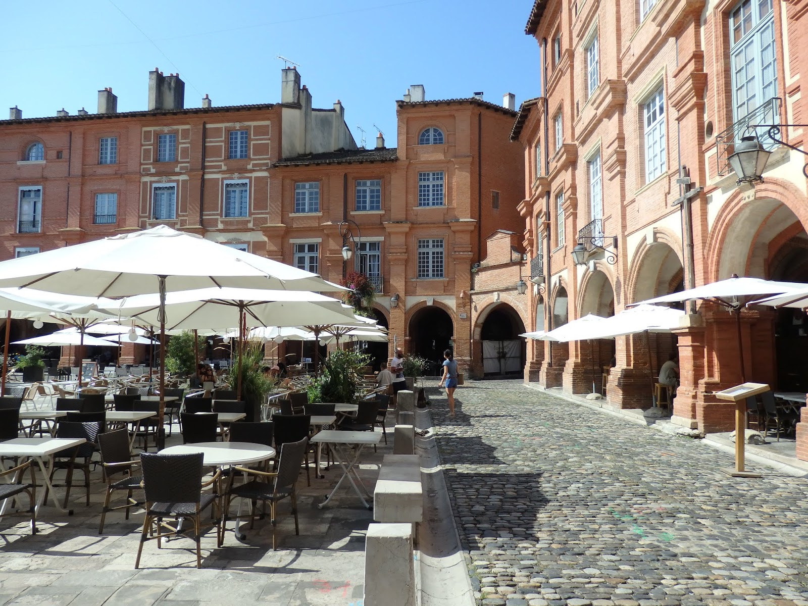 Montauban la sévère ? Non, Montauban la belle et colorée ! - And so my ...