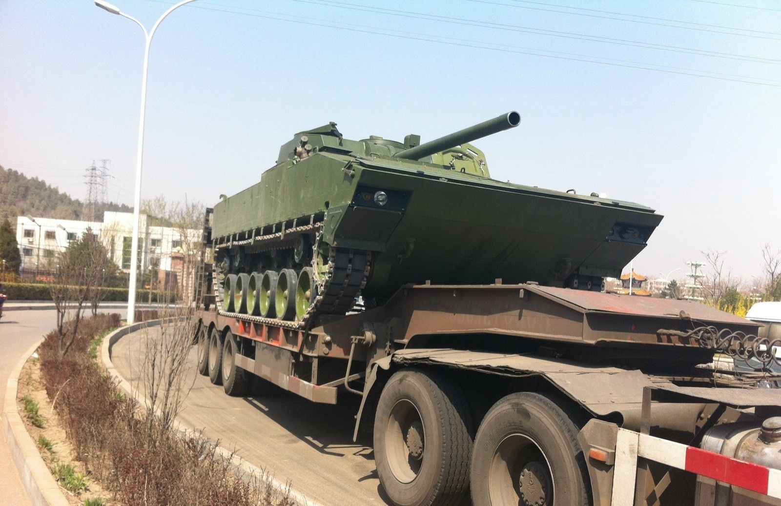 China Defense Blog: Photo of the day PLZ05A Tracked 120mm Gun-Mortar.