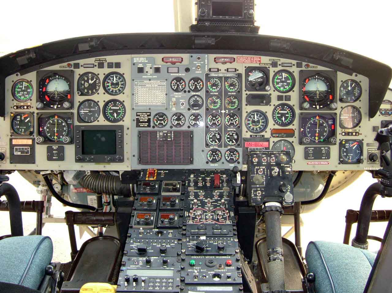 FDRA - Fuerza Aérea: Helicóptero mediano: Bell 412