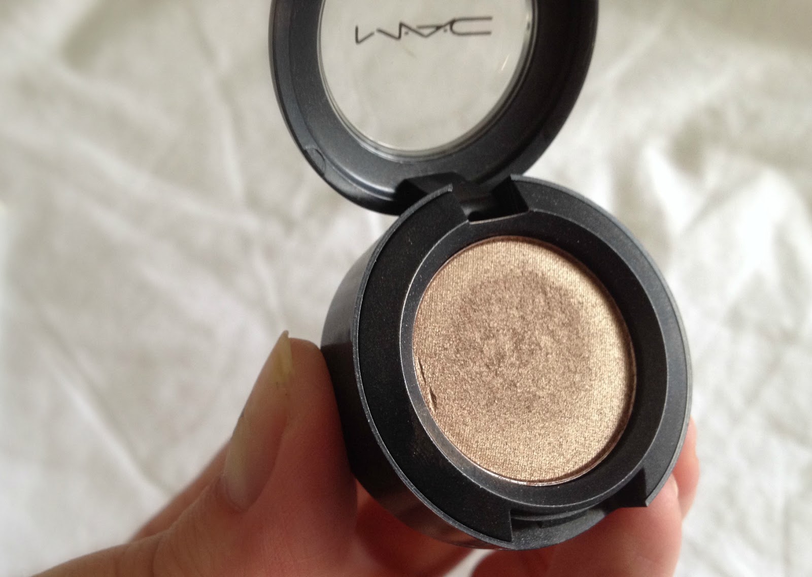 My Beautopia: MAC Monday: MAC Woodwinked Eye Shadow