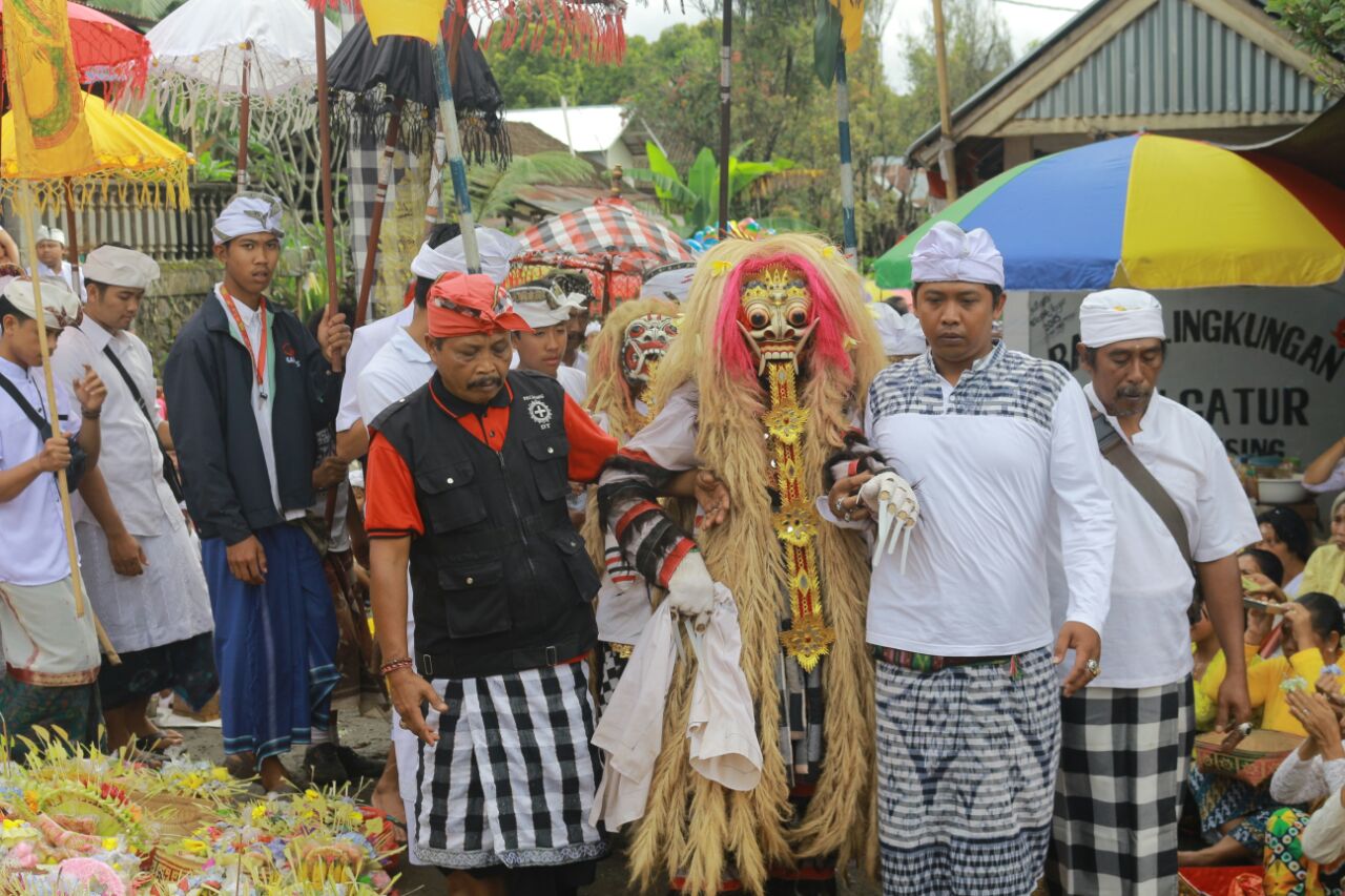 HERLIN PERSONAL BLOG: Tradisi Unik Desa Gesing Setiap Tilem Keenam