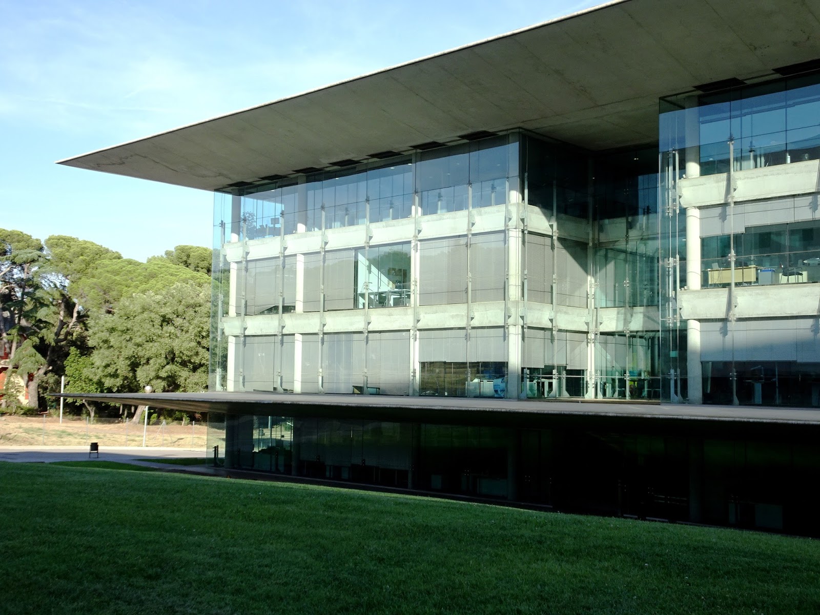 Redescubriendo Barcelona y más allá: 07/04/2017 Edificio Nexus II