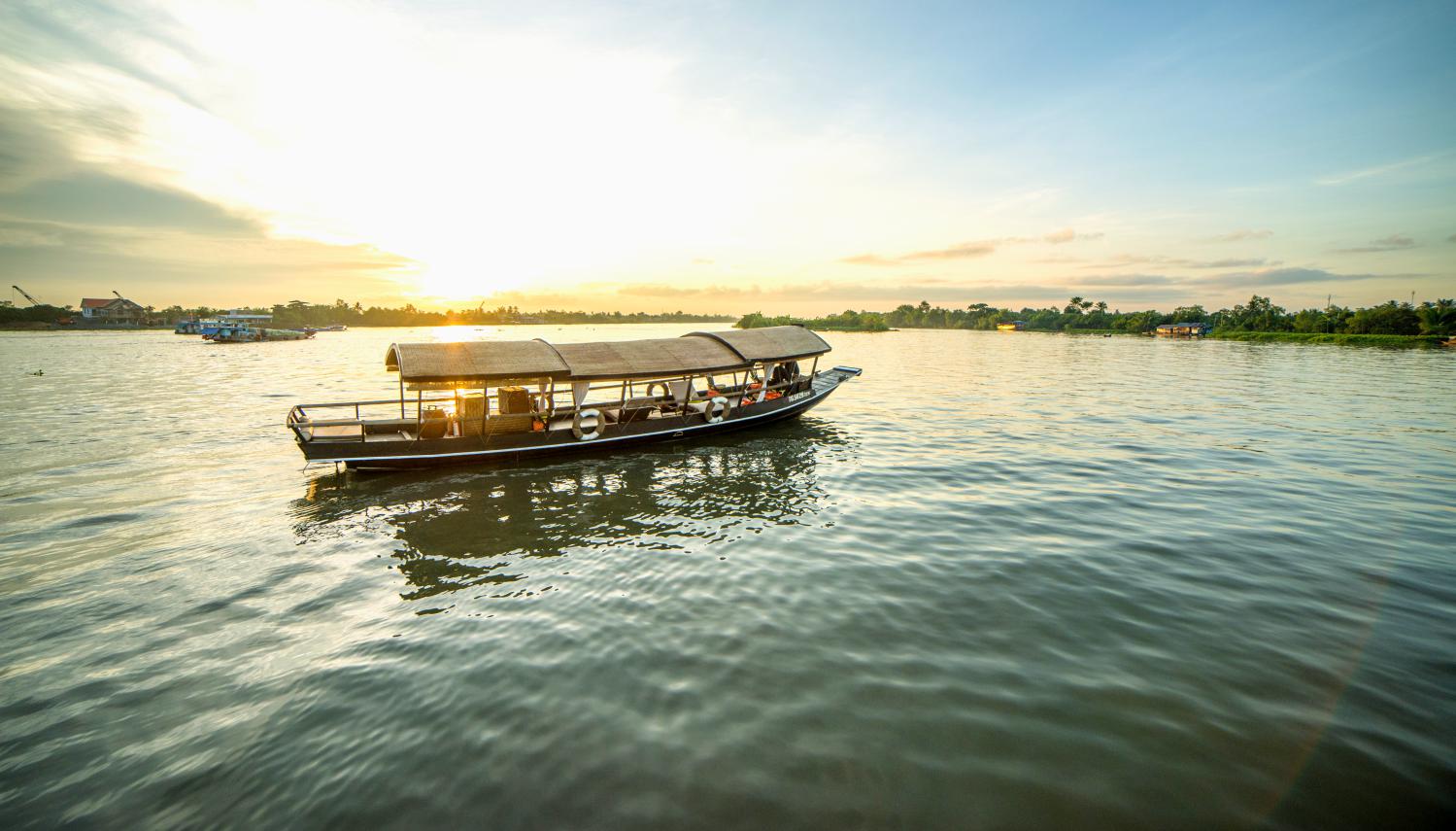 Explore the Mekong Delta by boat - Indochina Travel