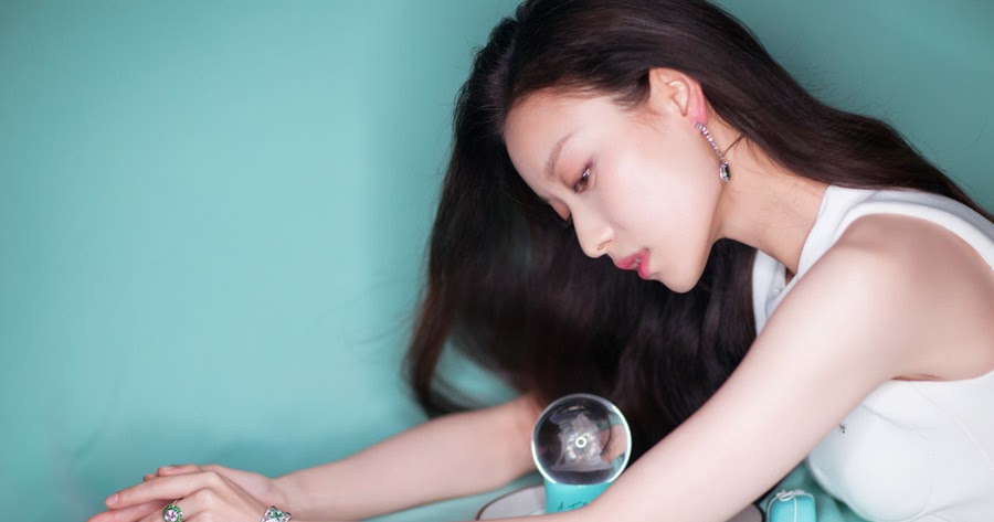 China Entertainment News: Actress Ni Ni releases fashion photos