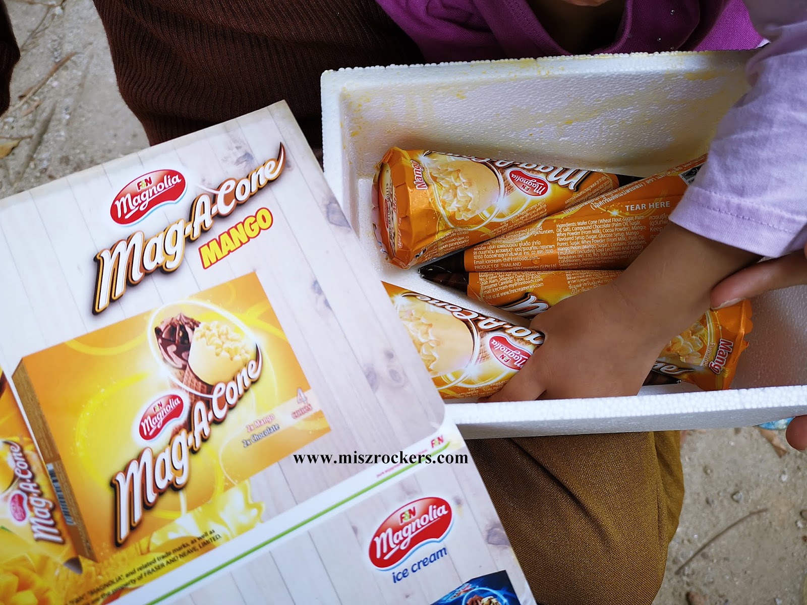 BERSANTAI SAMBIL MENIKMATI AISKRIM MAG A CONE MANGO MAGNOLIA | Ceritera ...