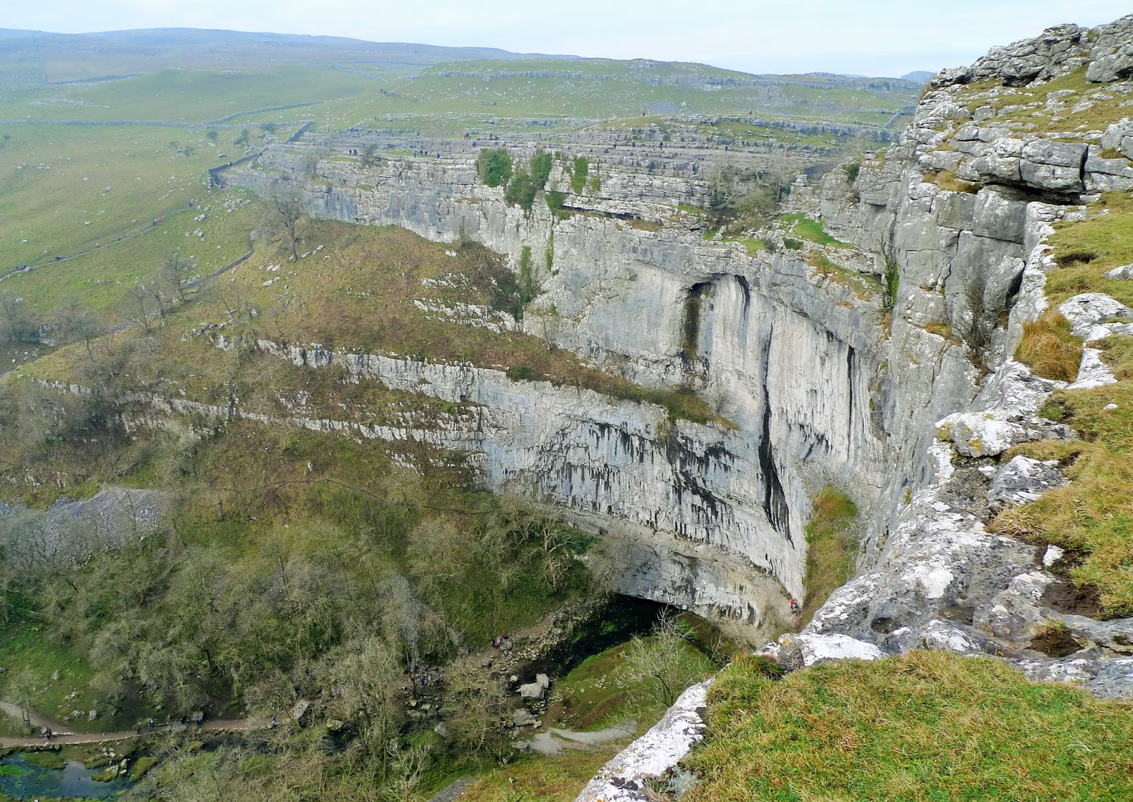 Al's Outdoor World: A Short Stroll to Malham Cove