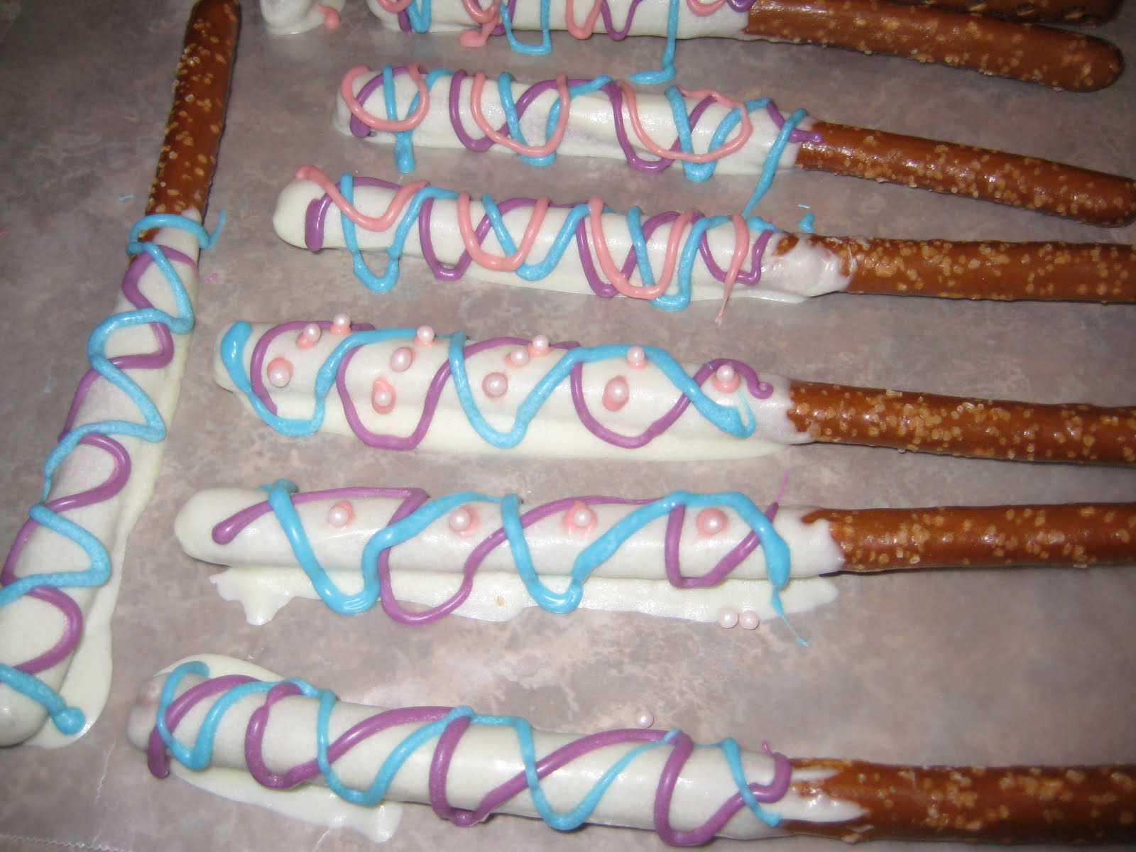 Green Eyed Girl Crafts: Easter Chocolate Covered Pretzels