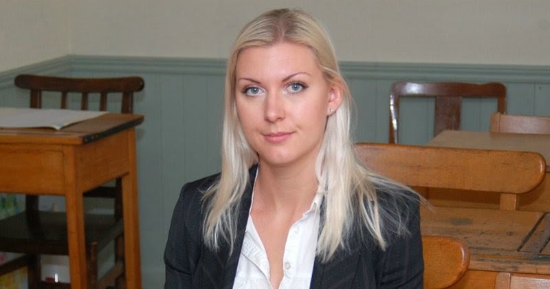 Best Spanking Blogs: Fast and furious paddling, bare bottom, as Belinda ...