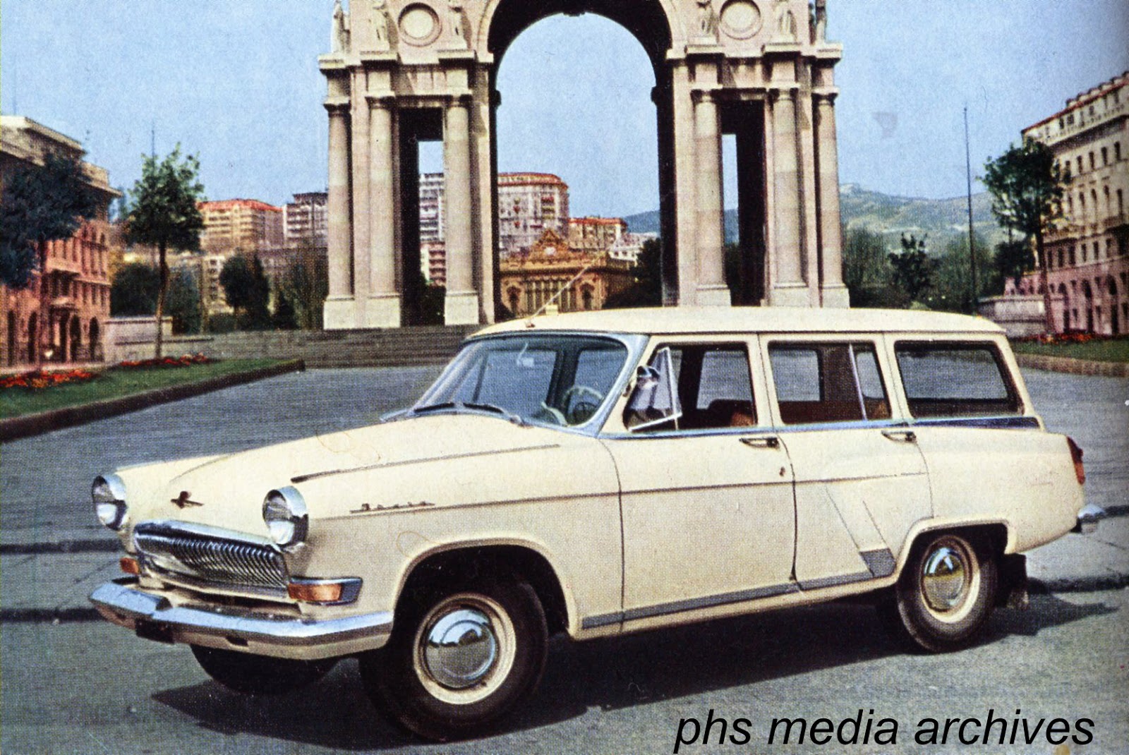 phscollectorcarworld: Iron Curtain Classics: GAZ Volga 210 Series III ...