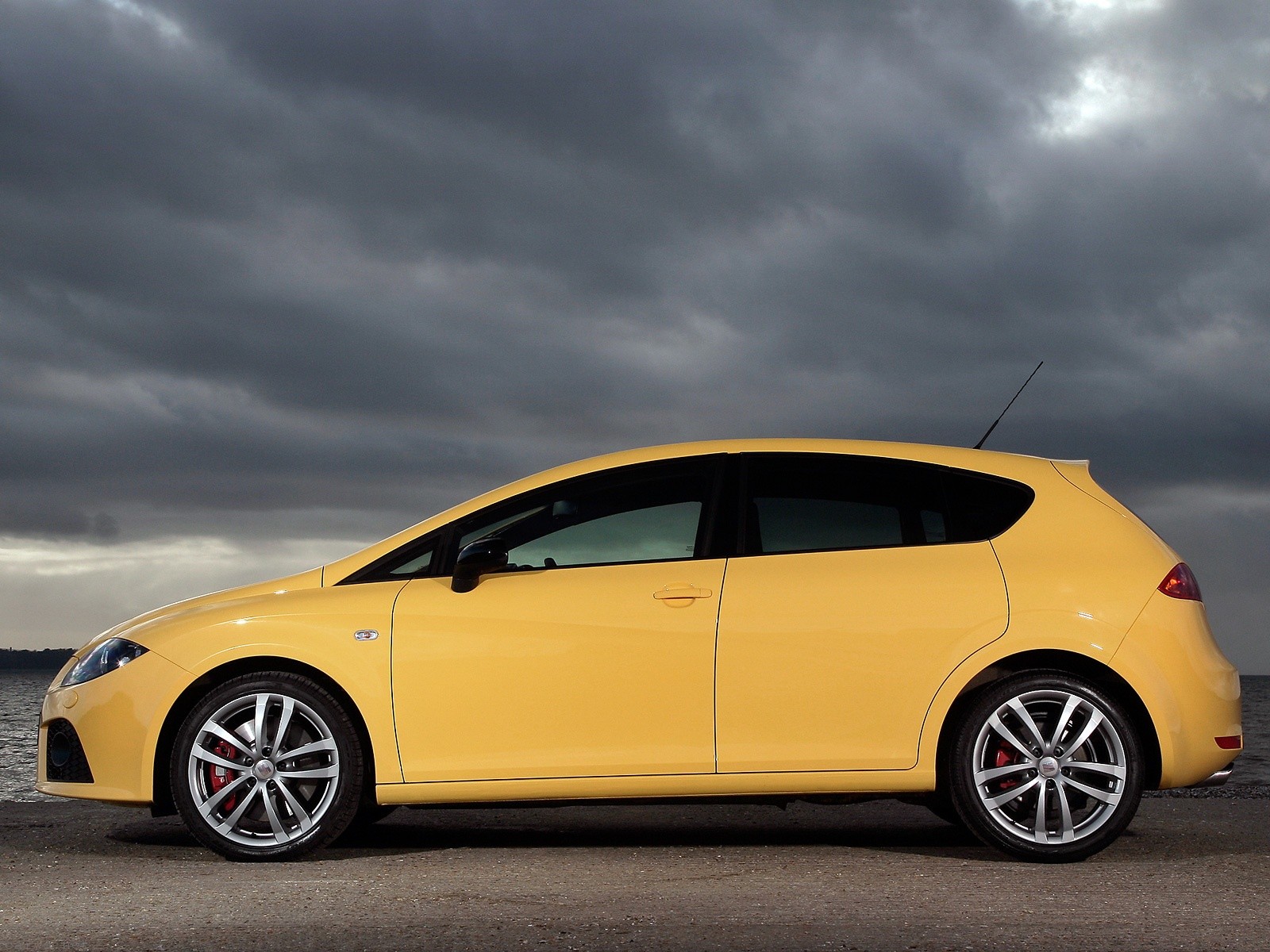 Wallpapers of beautiful cars: Seat Léon Cupra R