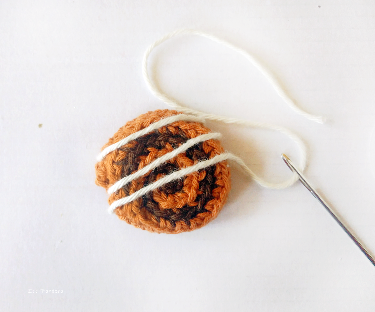 DIY: Crochet Miniature Cinnamon Rolls