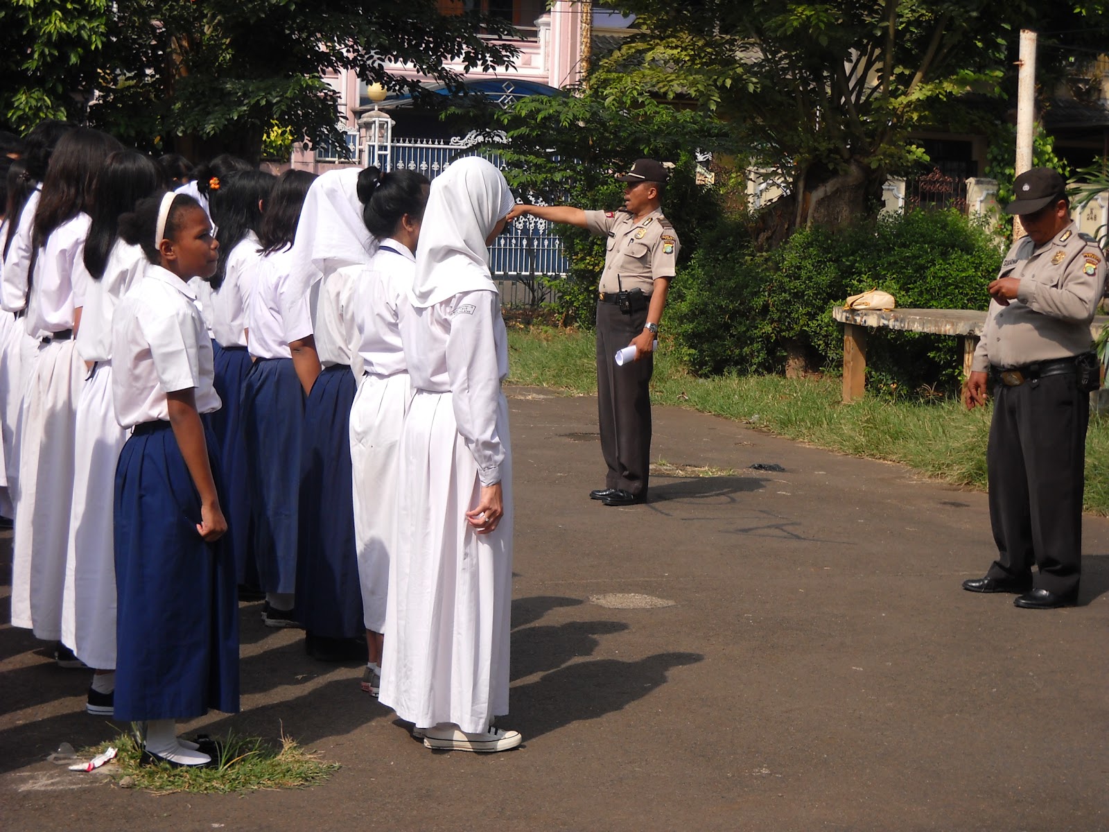 TribrataNews Polsek Tebet: IMPLEMENTASI POLMAS POLSEK TEBET DI SMK KRISANTI
