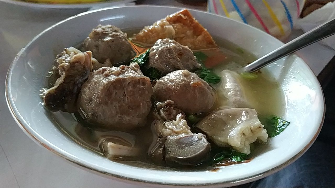 Bakso Legendaris Pak Geger Sejak 1998 | Nyi Penengah Dewanti