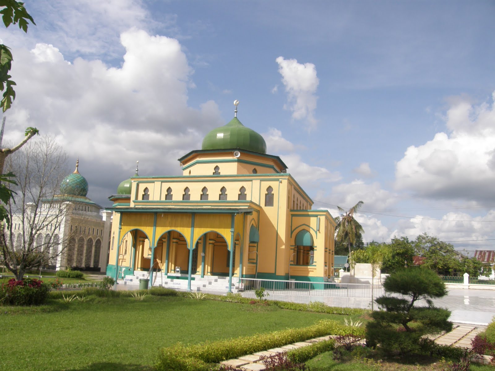 CERITA PIPING, BUKU DAN KOPI: JALAN-JALAN KE ISTANA SIAK DI RIAU INDONESIA