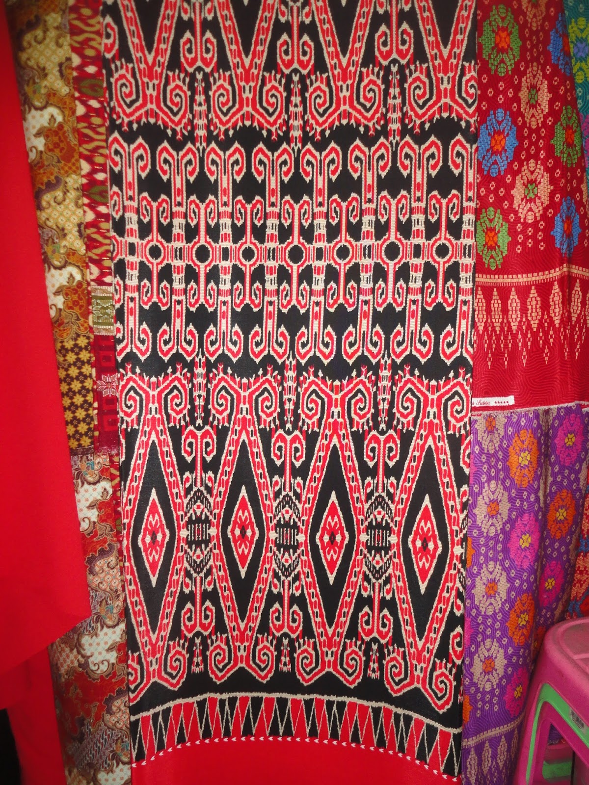 Batik Motif Dayak Khas Kalimantan, : Jual Kain Batik motif tenun sintang