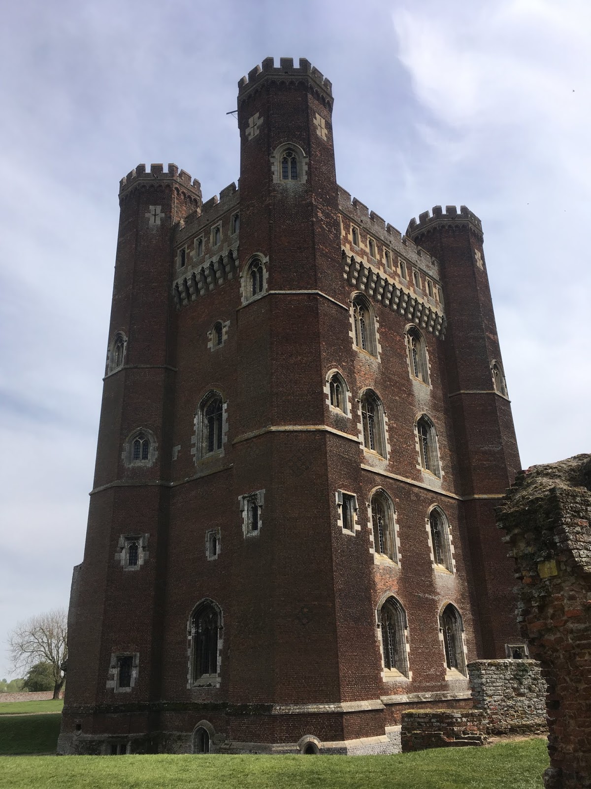 Margo's Musings: Castles and Memorials and Planes