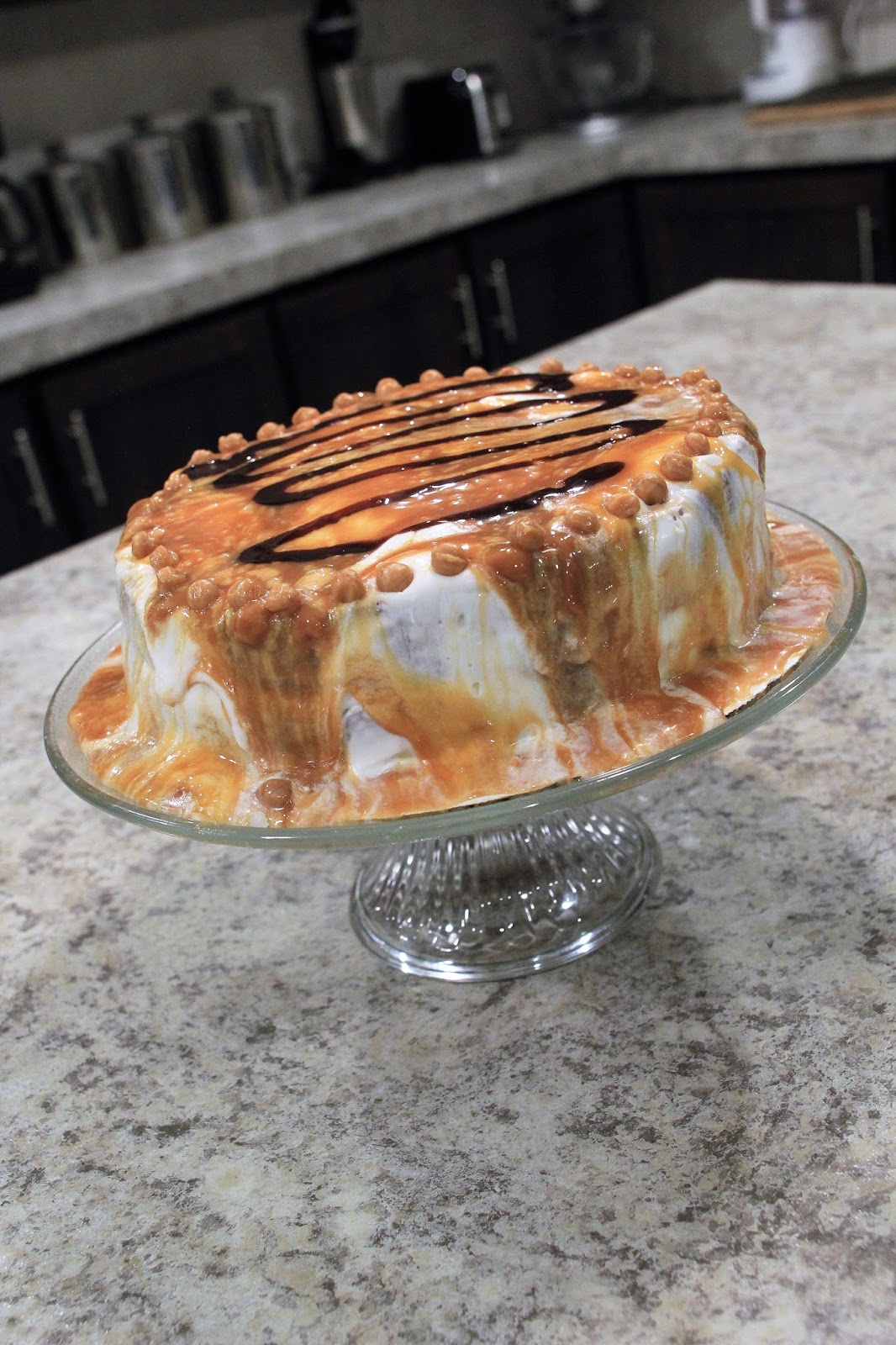 BAKING & COOKING BY ODELL: Carmel Candy Apple Cake
