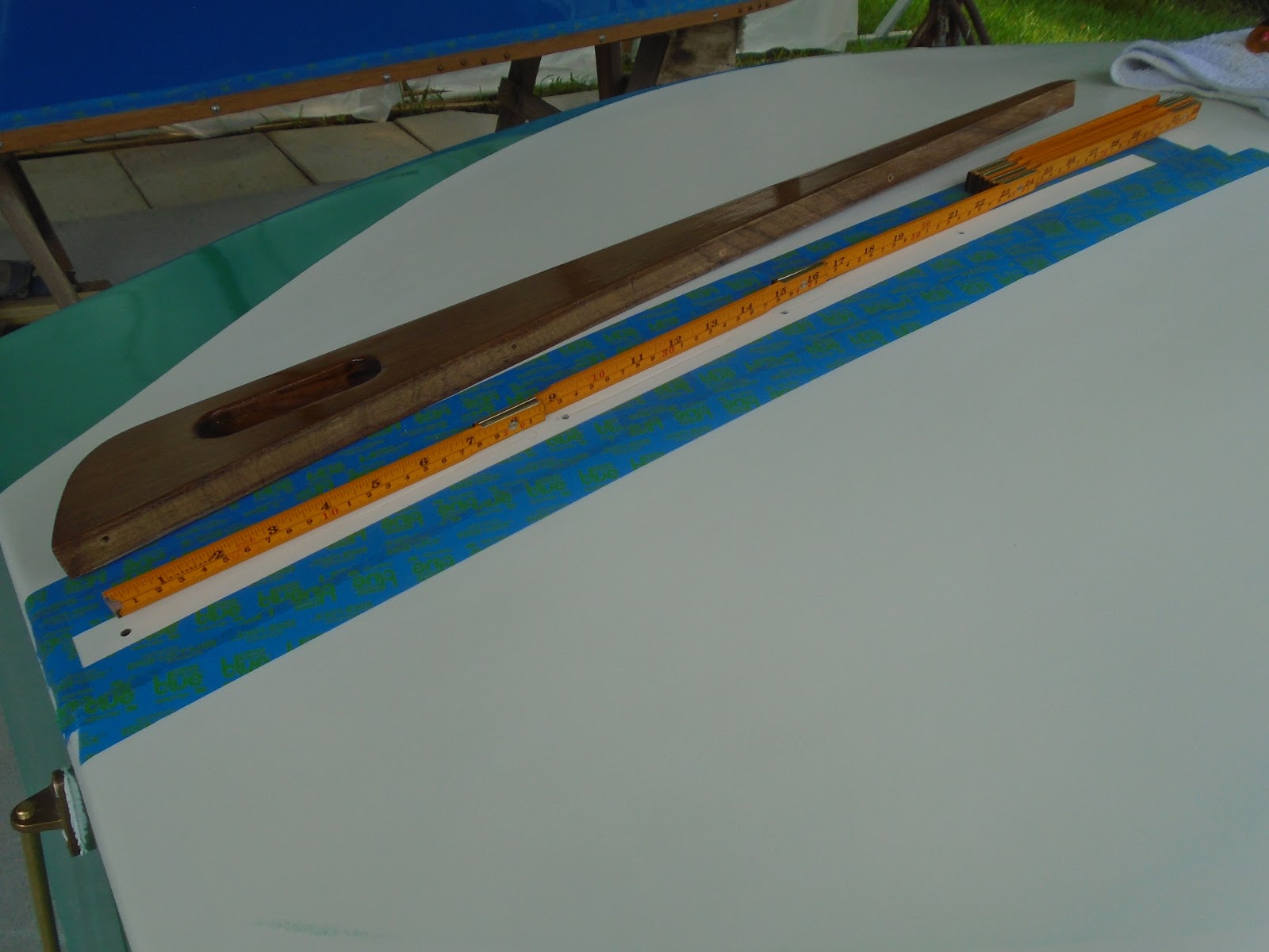 Dueling Dhows: Installation of the Fwd Seat (white Dhow), Daggerboard ...