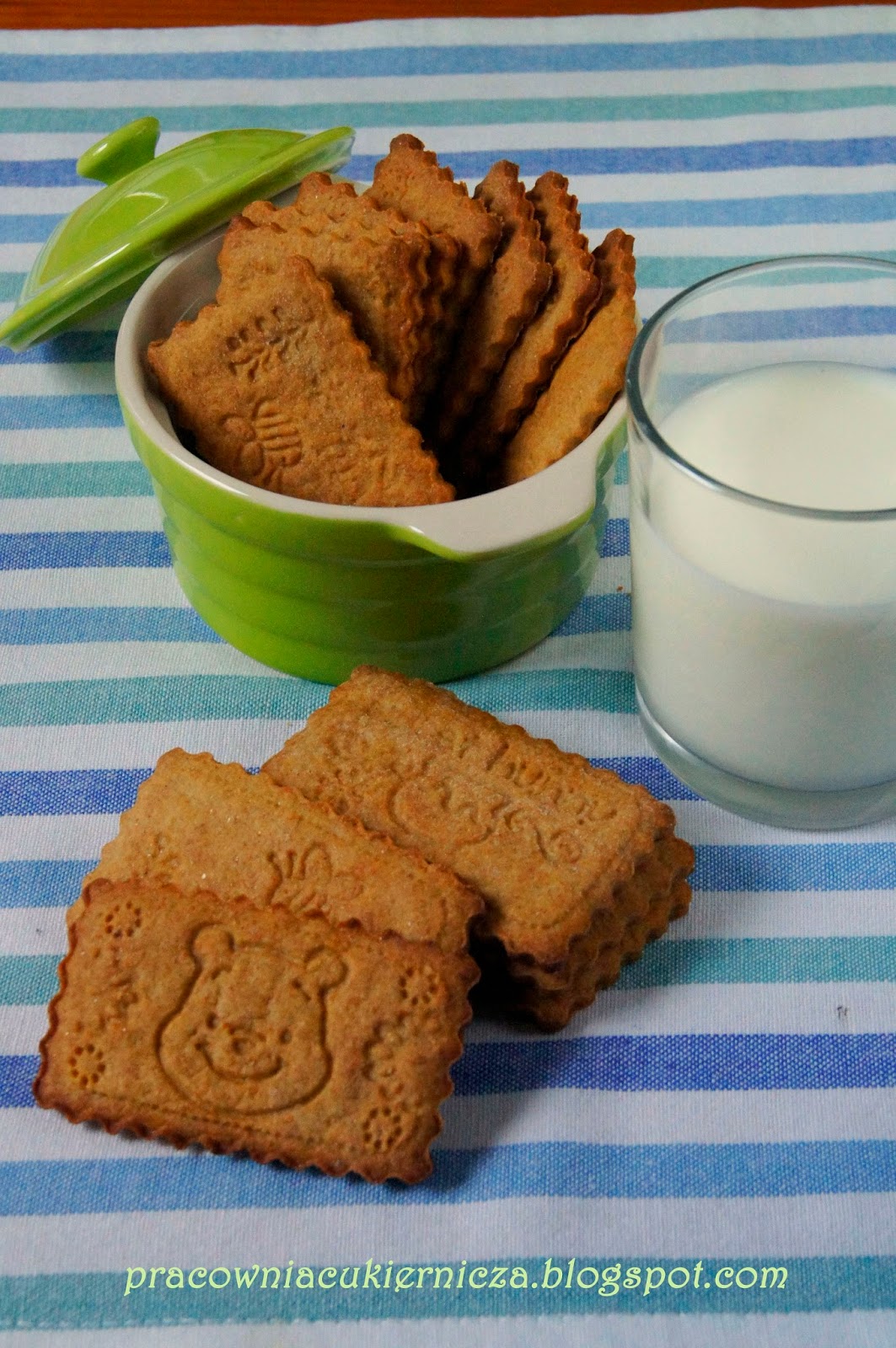 Domowe herbatniki miodowo-lniane