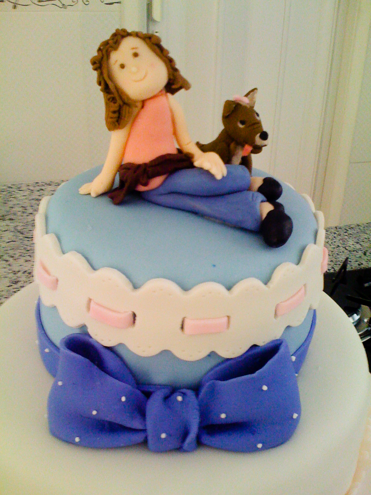 Make Cake Fabíola: Bolo Menina e Seu Cachorro