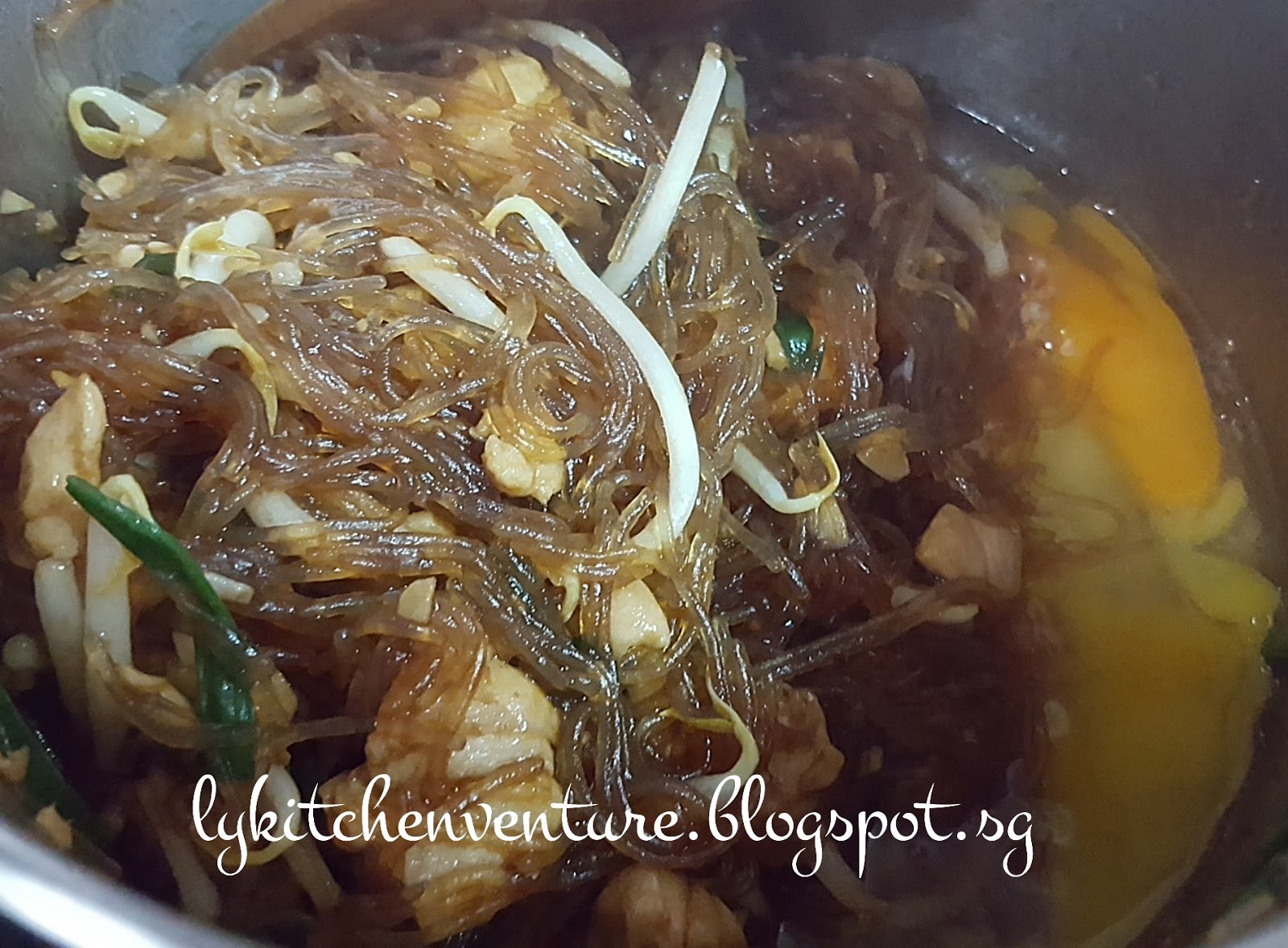 LY's Kitchen Ventures: Fried Tang Hoon (Fried Glass Noodles)