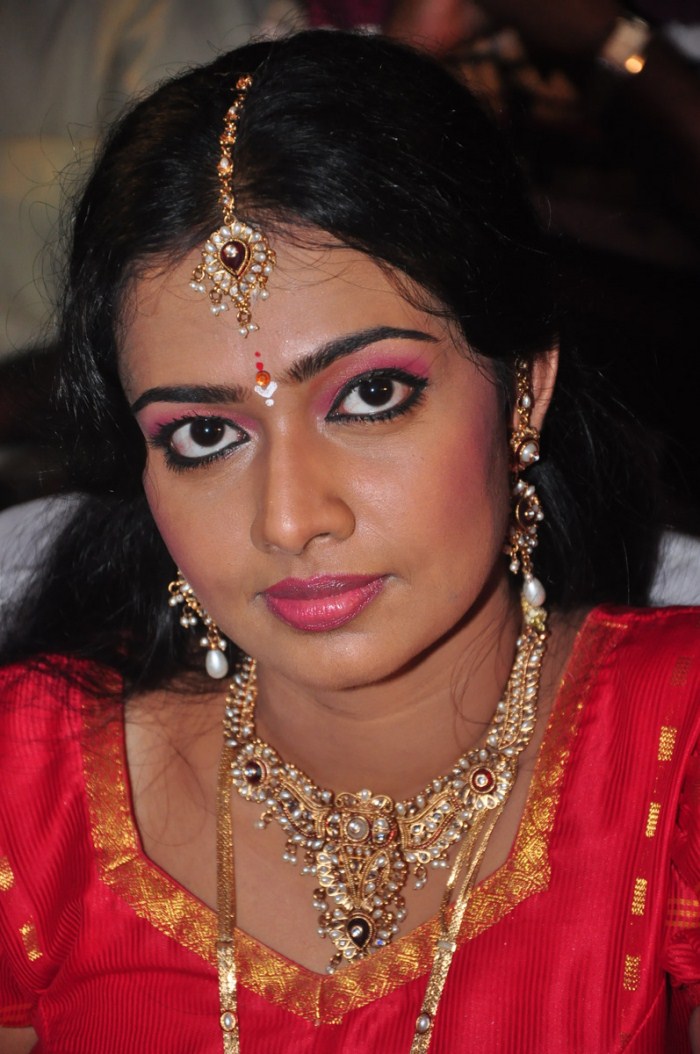 LATEST MOVIE MASALA: DIVYA VISHWANATH TAMIL ACTRESS STILLS AT PULI ...