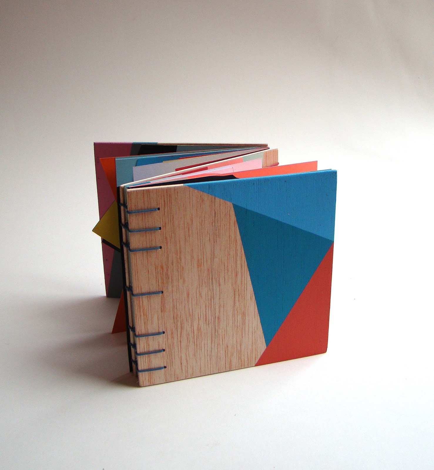 Beatriz Hernández: Libros de artista/ Artist´s Book