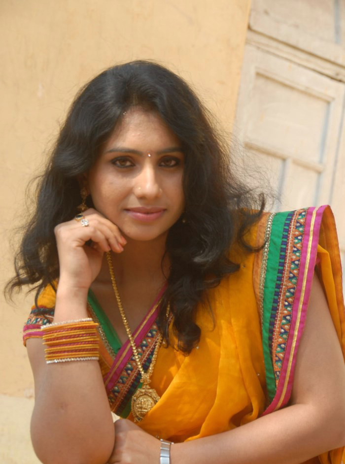 Latha Stills At Yellow Saree Photos Gallery - Hot PHOTOSHOOT Bollywood ...