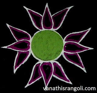 Vanathi's Rangoli / Kolangal: Beautiful Lotus Rangoli