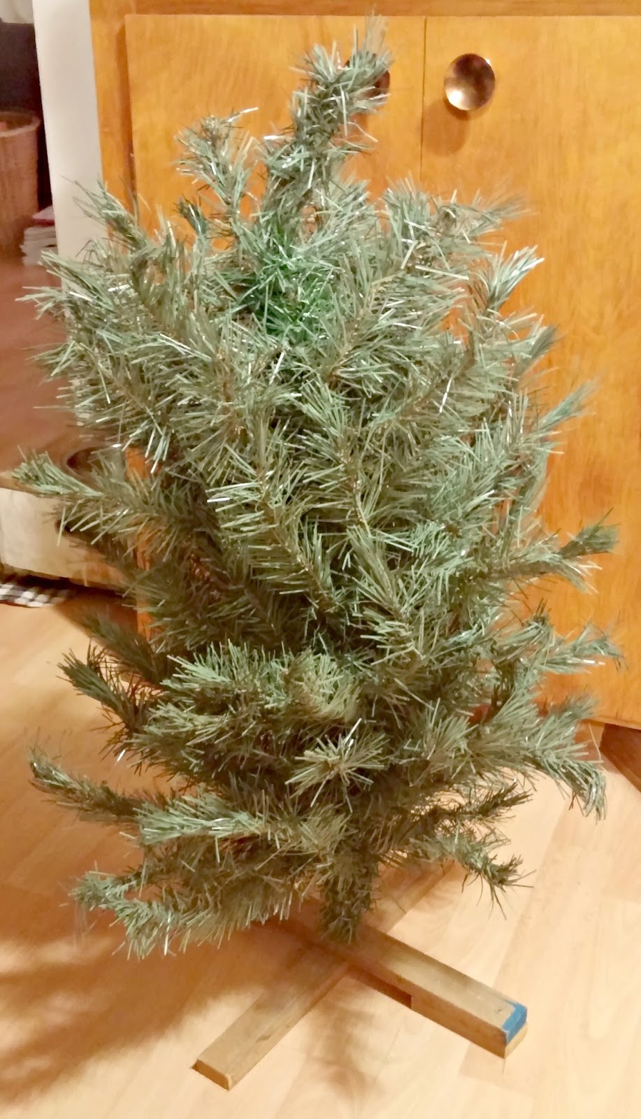 Christmas Decorating - A Deconstructed Christmas Tree - Little Vintage ...
