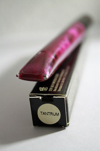 co sroce w oko wpadnie: deep berry pink... czyli blyszczyk Illamasqua :)