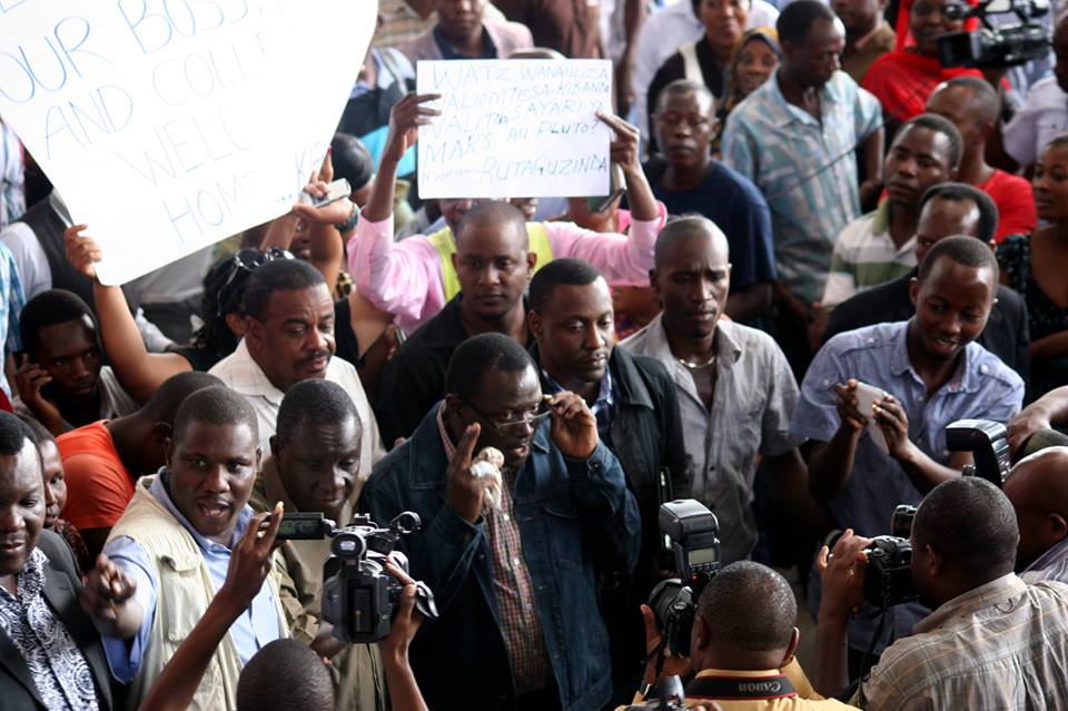 KINGOTANZANIA:: HABARI, PICHA NA MATANGAZO: DELEVA NA MTOTO WAKE ...